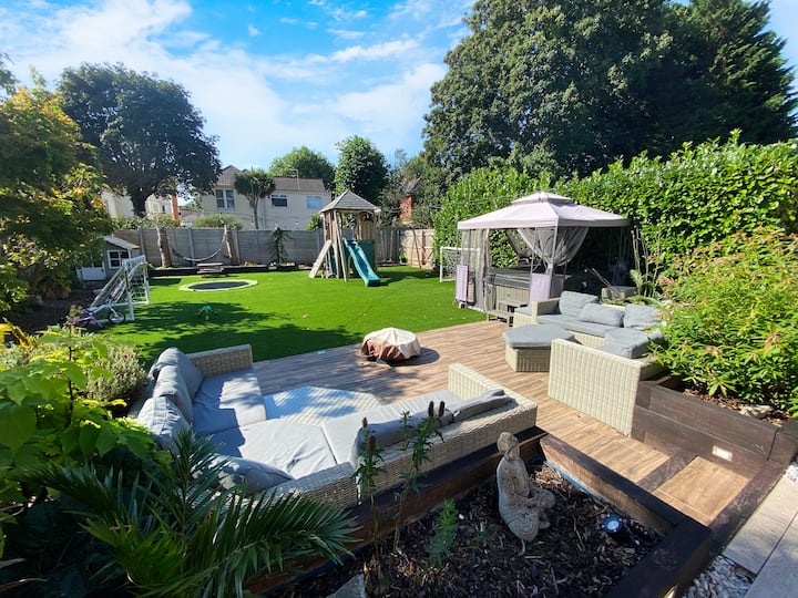 4 Bed Family Abode With Garden, Hot Tub And Bbq. - Bournemouth