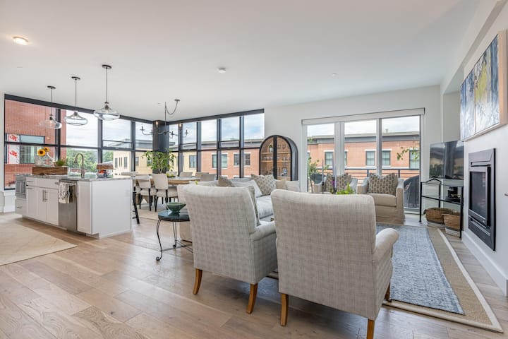 Hobsons Landing.  Old Port Luxury With Ocean Views - Portland, ME