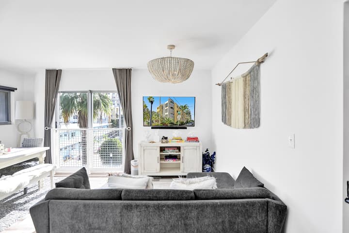 Beach Escape With Ocean Views And Private Parking! - South Beach