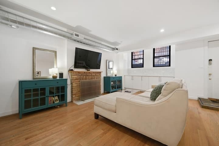 Modern 1br Lincoln Park Apt, Steps From The Park! - Chicago, IL