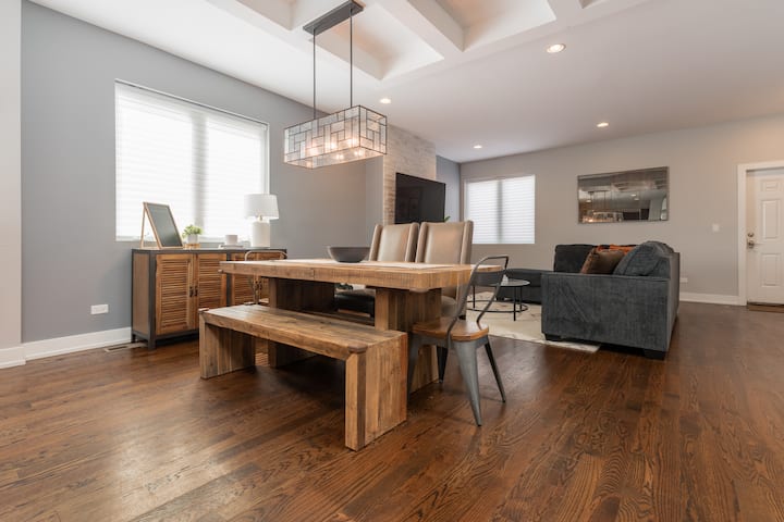 Large Modern 4bd/2.5ba - Logan Square Chicago! - Chicago
