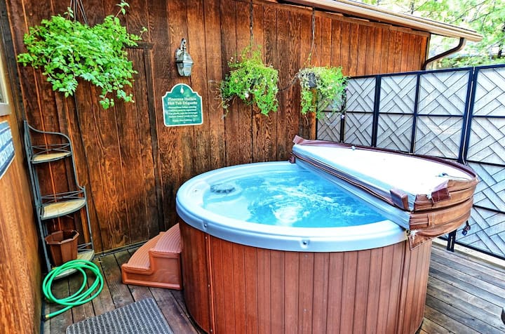 *Pinecone Hollow*hot Tub & Game Room, Families - Arnold, CA