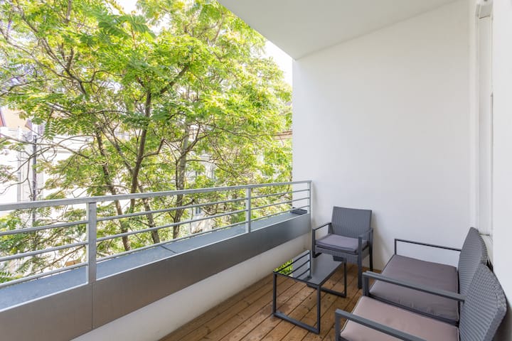 Kingsize Bed | Big Terrace | Family Friendly - Vienne