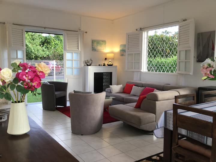 Magnifique Villa Avec Parking Gratuit Sur Place. - Fort-de-France