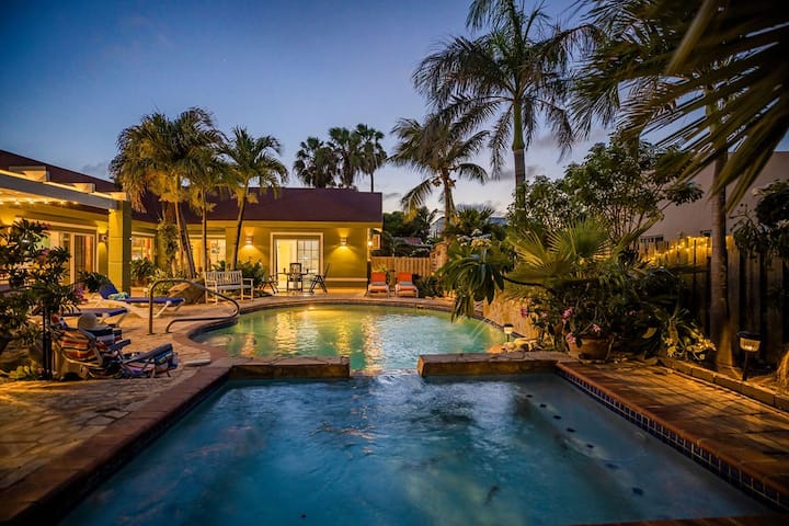 Spacious 5br Home W/ Amazing Garden & Privatepool - Aruba