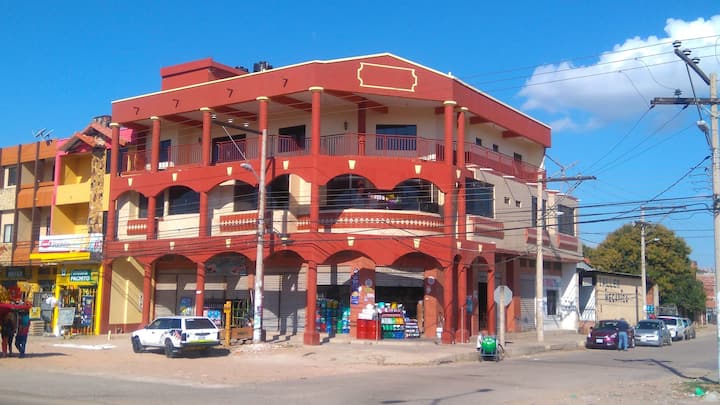 Acogedora Casa Familiar En Santa Cruz De La Sierra - Bolivia