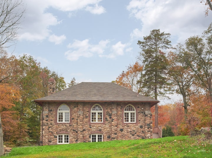 Historic Stone House Freshly Restored - New Canaan