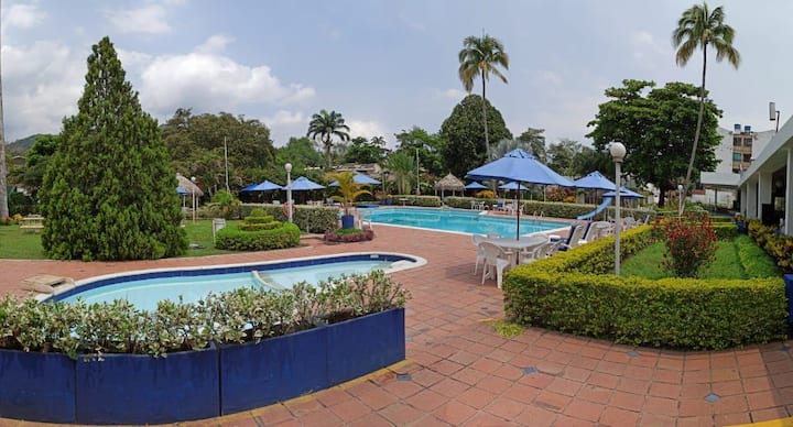 Habitación Club - Desayuno Y Una Comida Incluida - Villeta