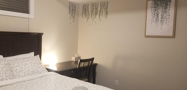 Haven: Adorable 1 Queen Bedrm 1 Bath Private Suite - Edmonton