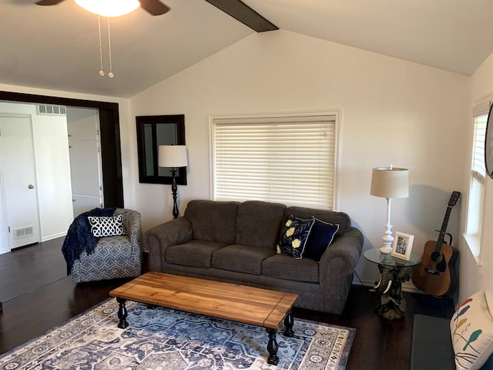 Cheerful Cottage On Deane - Fayetteville, AR