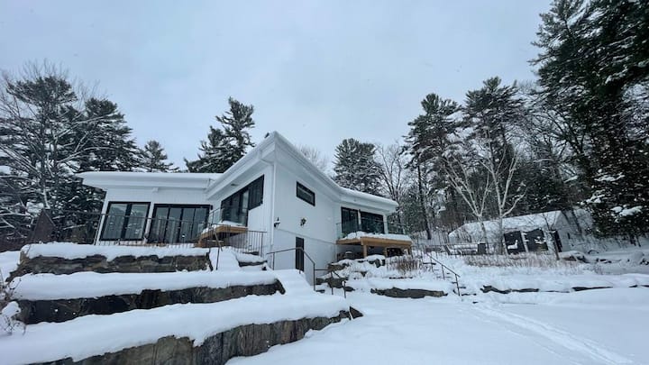 Panoramic Views, Sunsets + Fire Pit | The Henny - Muskoka