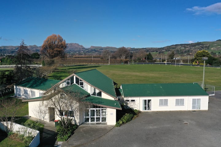 Group Accom W/ Peak Views | Sleeps 28 Max - Hastings