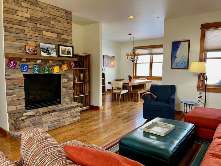 Western Magic - 3 Bedroom + Office Bozeman Condo - Bozeman, MT