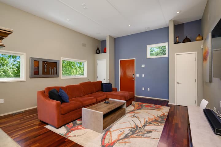 Amazing House With Heated Pool & Rooftop Hot Tub! - International Plaza, Kansas City