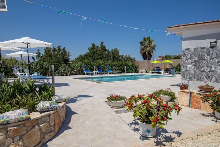 Villa D'enza Con Piscina - Pozzallo