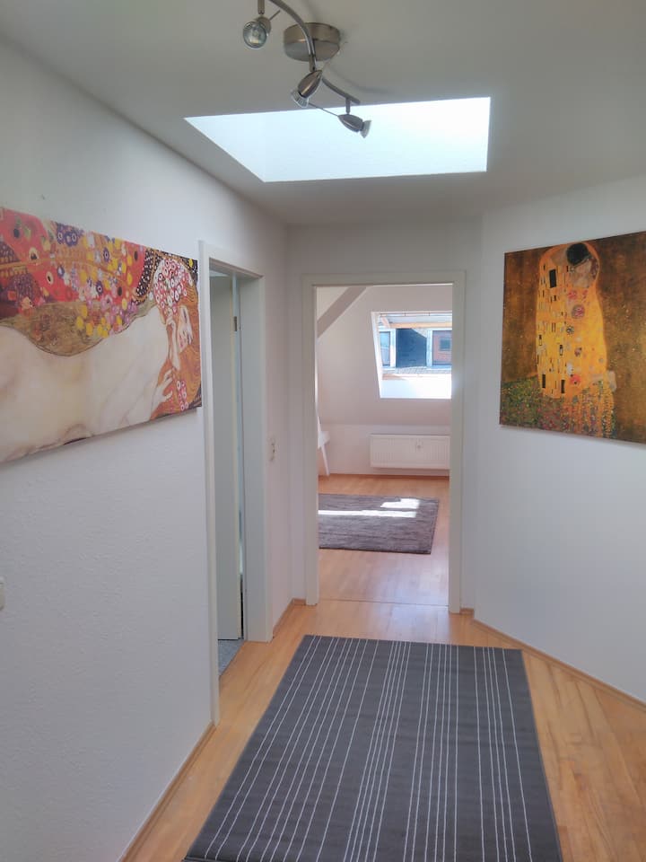 L Connewitz - Süße 2 Zimmer Dachgeschosswohnung - Leipzig