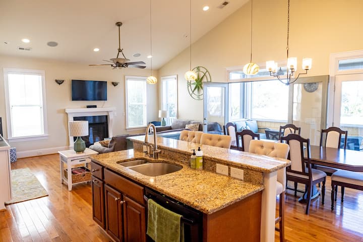 Sandy Pause - 4 Bedroom, 3 Bathroom Beach Home - Kure Beach, NC