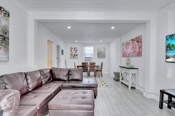 1bd Pineapple District, Walk To Atlantic, Parking - Delray Beach, FL