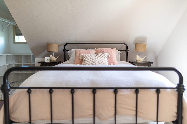 The Farmhouse - Cozy & Charming - Fairbanks