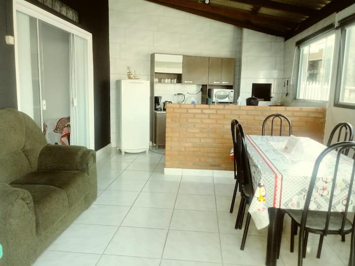 Casa Agradável Próximo Praias, Ao Lado Parquinho.. - Peña