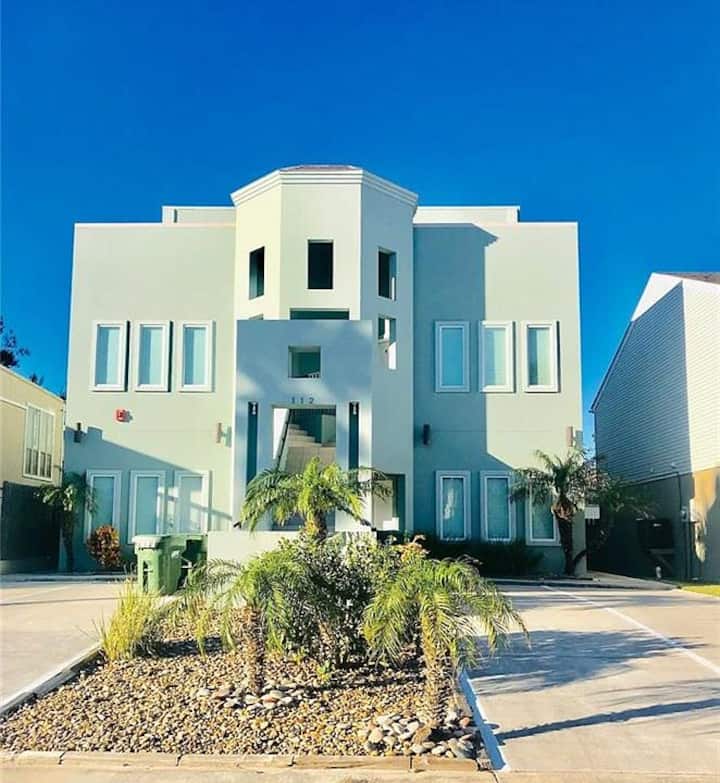 Private 2 Bdr Condo W/ Pool - Short Walk To Beach - South Padre Island, TX