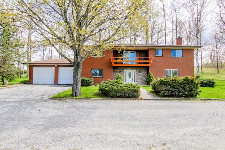 Julie's 4 Bedroom Cozy Cottage By Lake Simcoe - Georgina