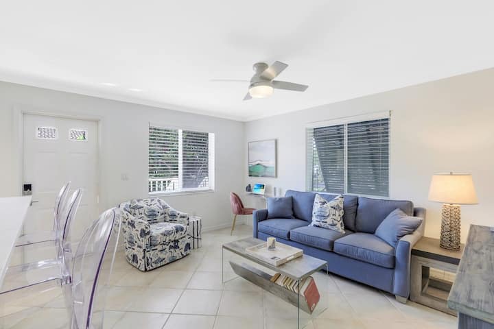 Luxurious Condo Steps To Beach With Heated Pool! - Naples, FL