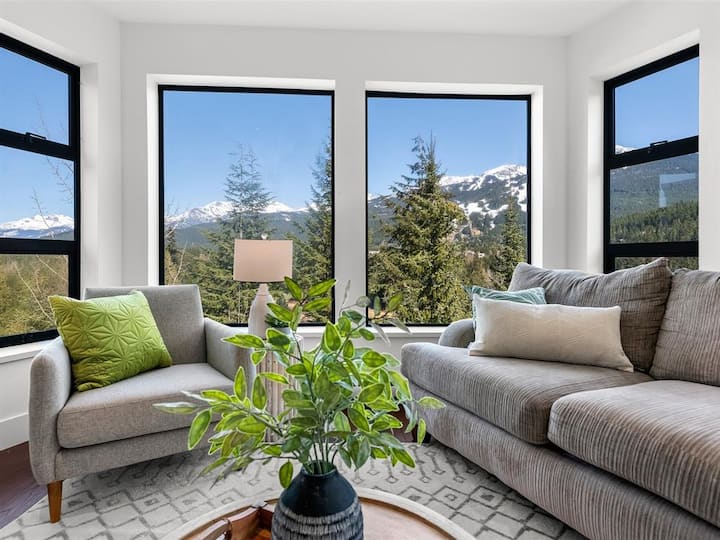 Mountain View 3br Condo In Cozy Blueberry Hills - Whistler