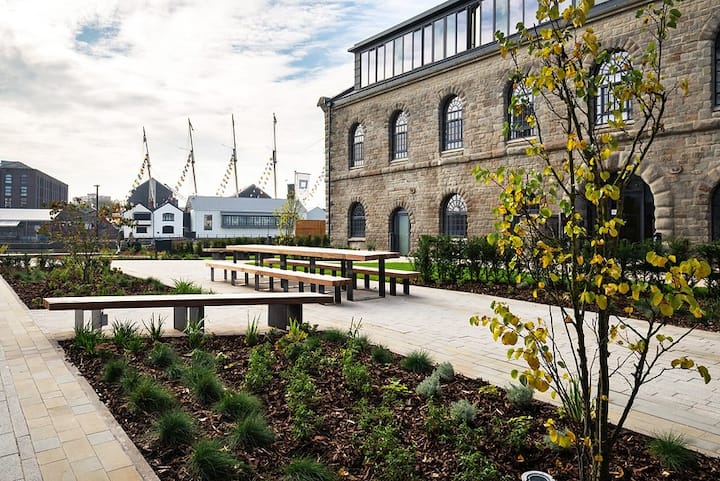 Unique Harbourside Apartment With Parking - Bristol