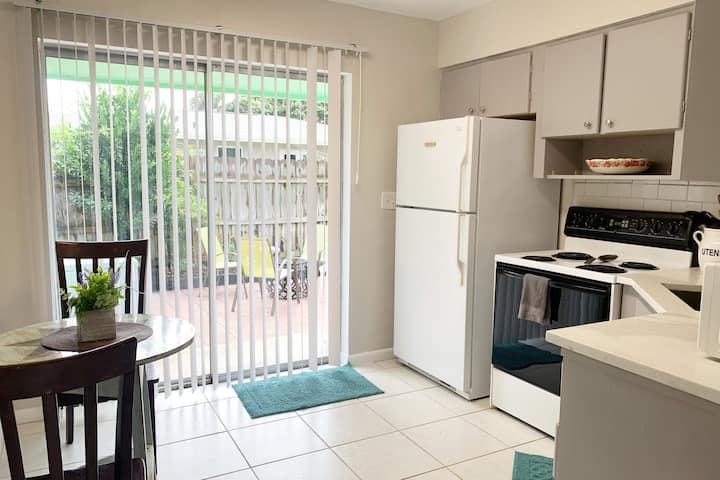 Cozy 2 Bdrm B/w Npb And Jupiter - Palm Beach Gardens, FL