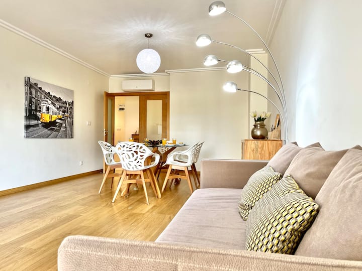 Modern & Spacious Apt With River View - Lisbon Portela Airport (LIS)