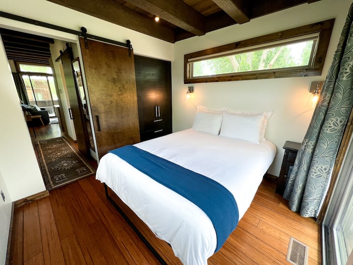 Wheelhaus Luxury Cabin With Private Porch - Montrose, CO