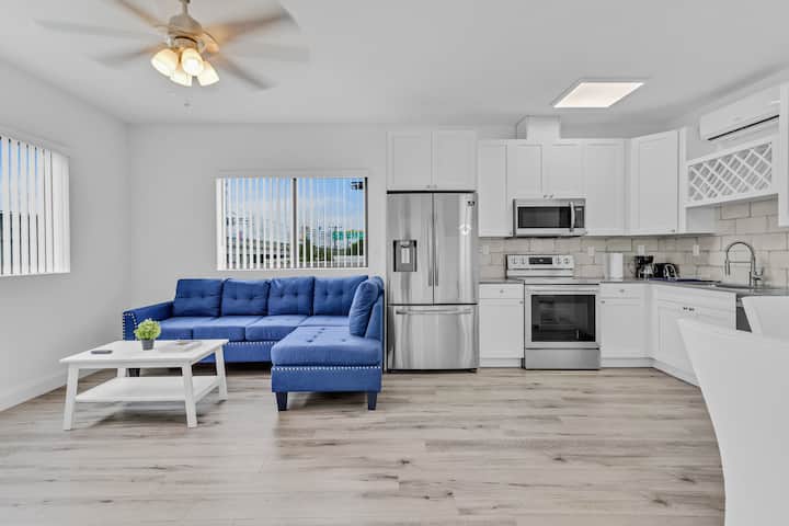 °Magical Bright Apt 5min Walking Design District° - Miami, FL