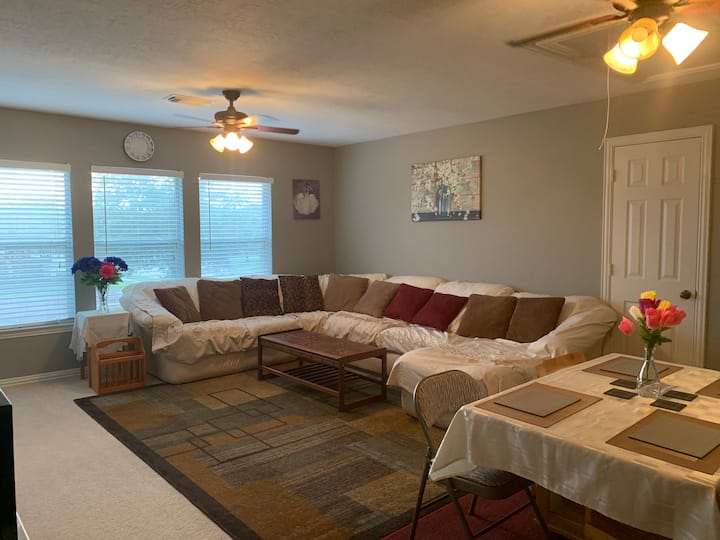 Beautiful Peaceful & Comfortable Home With Pool - 列治文