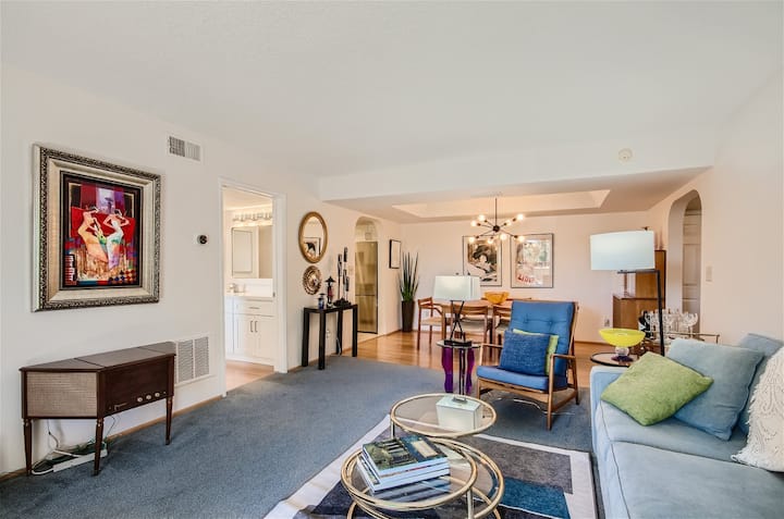 2-bedroom, 2-bath Condo. Pool & Great Walkability - Scottsdale, AZ