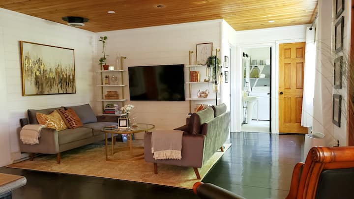 Luxury Romantic Cottage Near Lake, Trails & Golf - Tupper Lake, NY