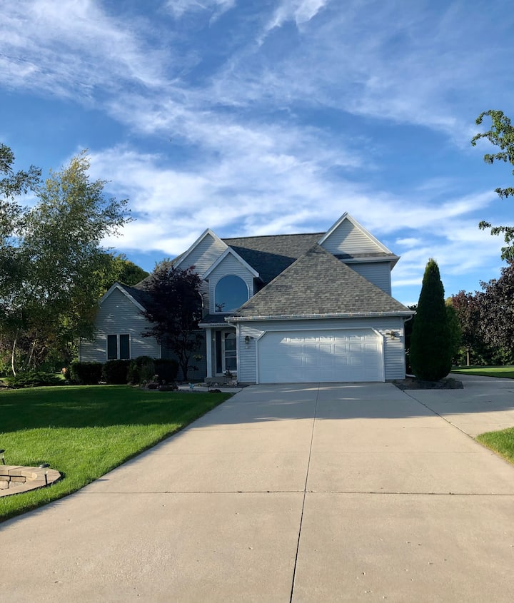 Charming 3 Bedroom Home, Minutes From Ryder Cup - Sheboygan, WI