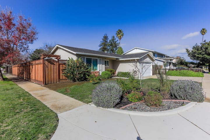 Central Family Home Near Tesla, Shops And Parks - Fremont, CA