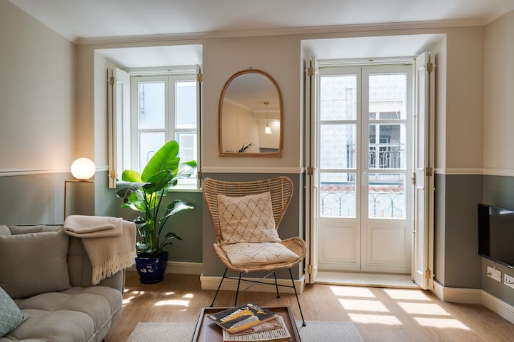 Tastefully Decorated Apartment In Bairro Alto - Lisbon