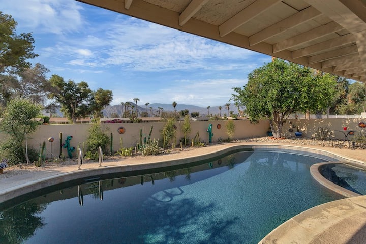 Cheerful Desert Pool Home - Palm Desert, CA