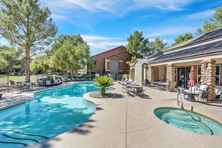 Gated Lovely 1 Bedroom Condo In A Prime Location - Las Vegas