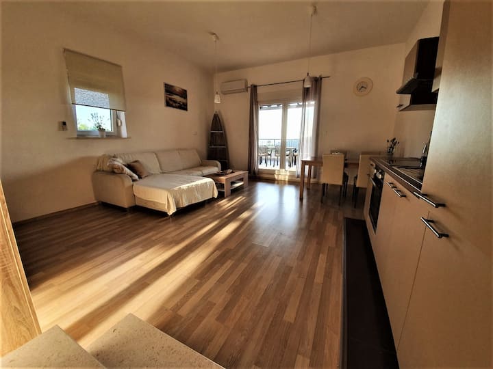 Family Apartment In Rogač With Terrace, Sea View - Maslinica