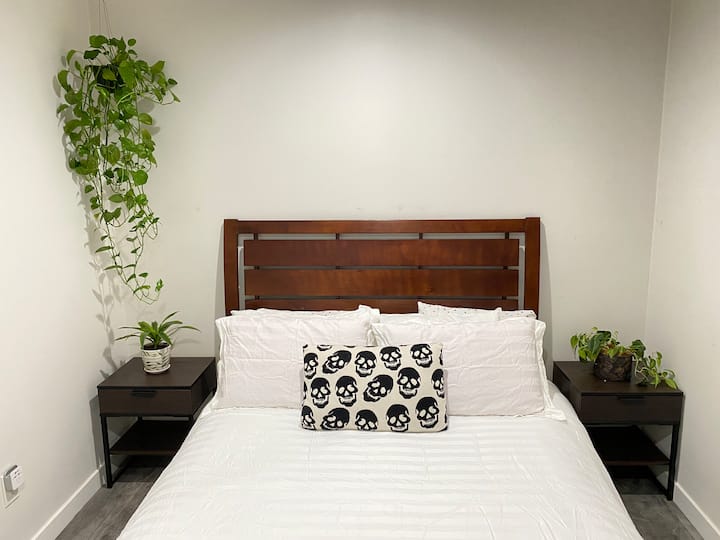 52 Street Studio (Private)-near Usc & Sofi Stadium - Los Angeles, CA