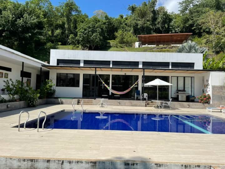 Hermosa Casa Campestre En Condominio En Villeta - Villeta