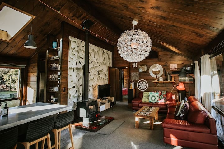 Kowhai Cottage, 10 Minute Stroll To Lake Wanaka. - Wanaka