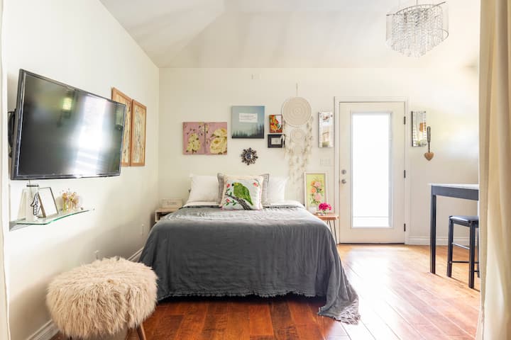 Casita De La Paz Studio Near Perfect Walk Score - Los Angeles, CA
