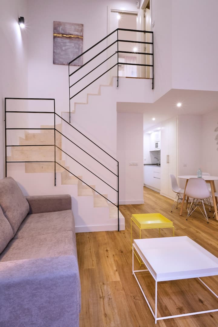 Precioso Duplex Con Patio Junto A La Catedral - Cadix