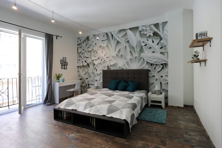 2bd+balcony Flat Next To Nyugati Railway Station - Budapest