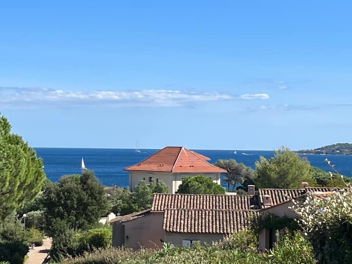 Appartement Vue Mer Au Calme En Rez-de-jardin - Saint-Tropez