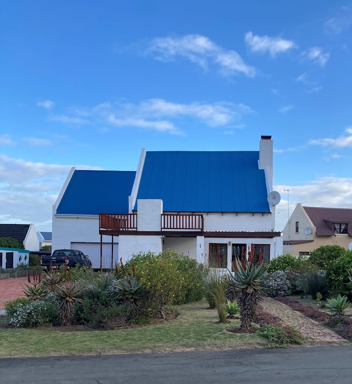 Airy, Light-filled Coastal Cottage - Vleesbaai
